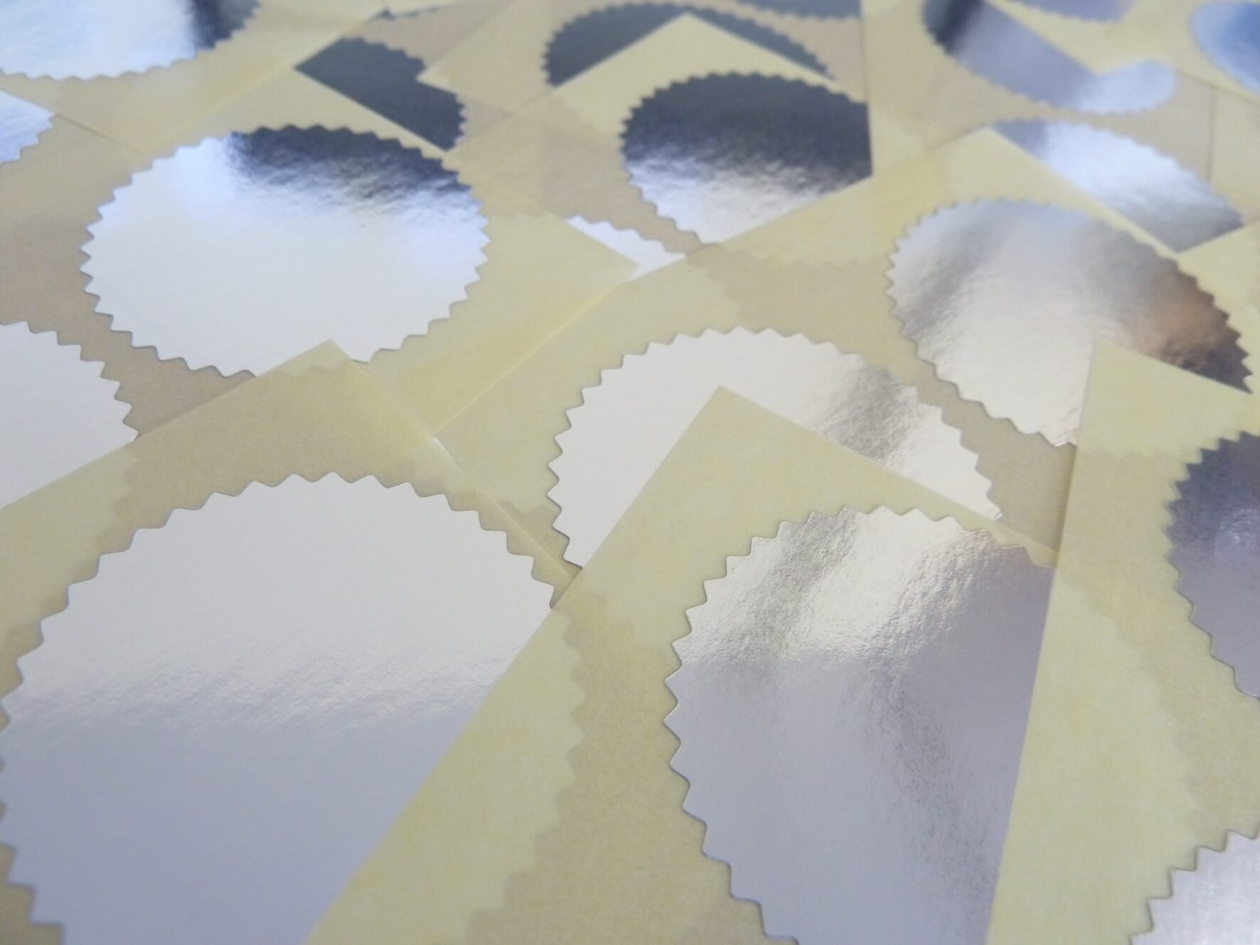50 Pack 50mm Serrated Edge Seal Label Gloss Silver